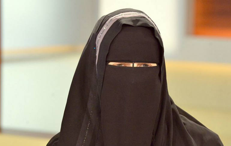 Muzułmanka surowo ukarana za to, że nie zdjęła burki. Zgadzasz się z ...