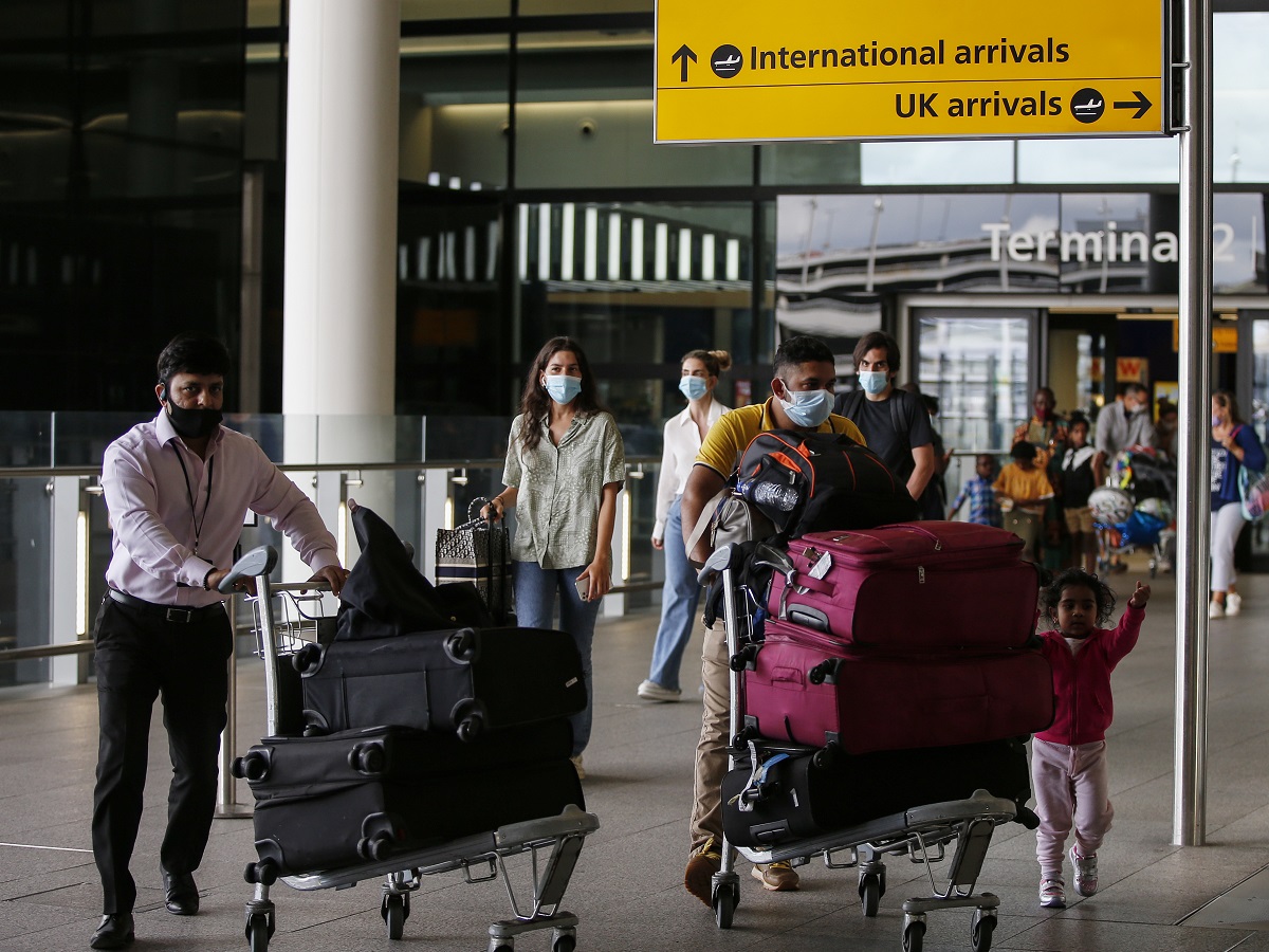 WAŻNE: Rząd UK nakłada kwarantannę na kolejne kraje. ZOBACZ aktualną ...